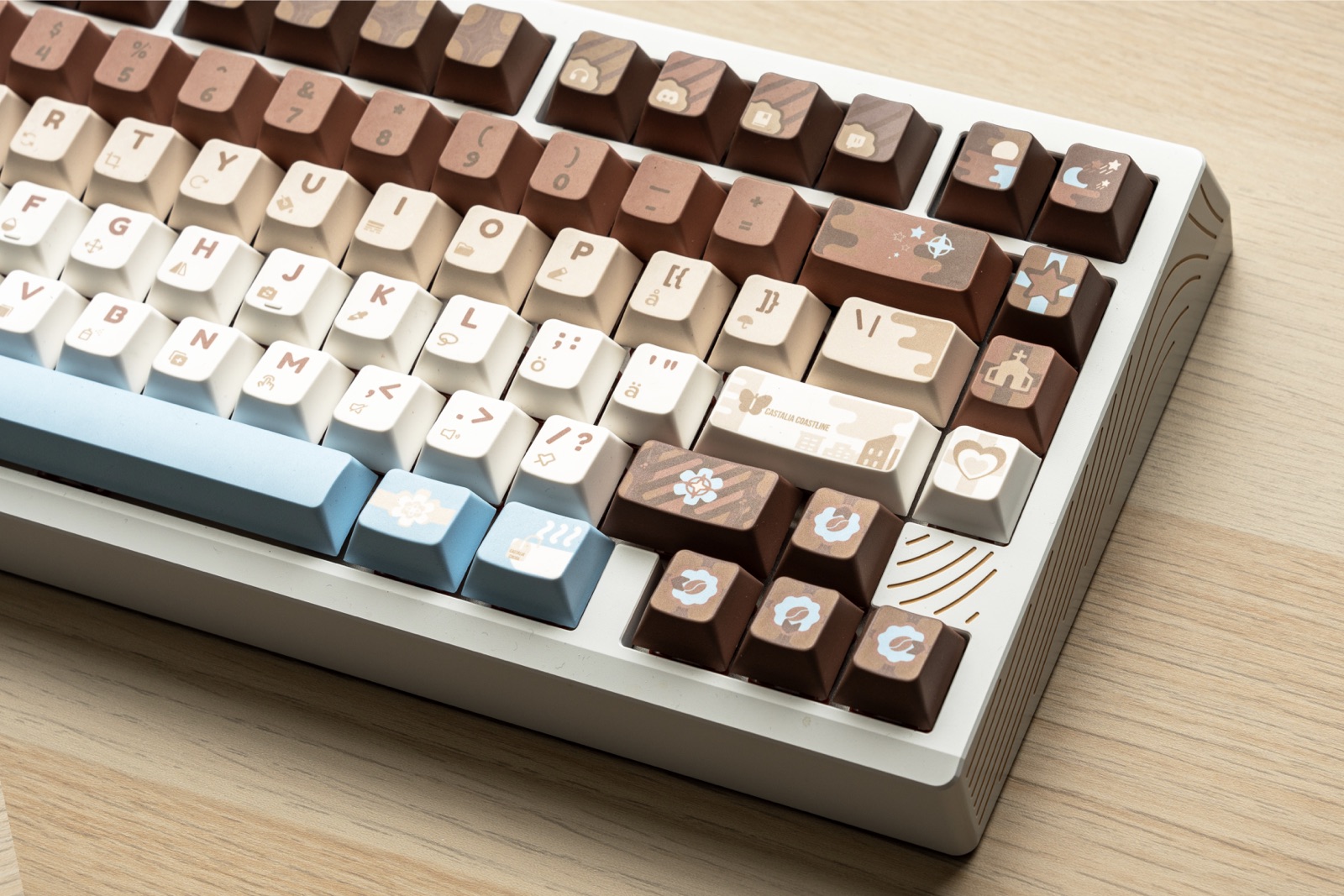 Castalia's Seasalt Chocolate custom keycaps by TNT on Yuzu